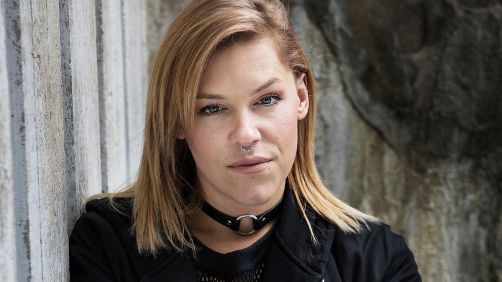 Saga Becker: ”Murarna föll och jag kunde vara ärlig” | Dagens ETC