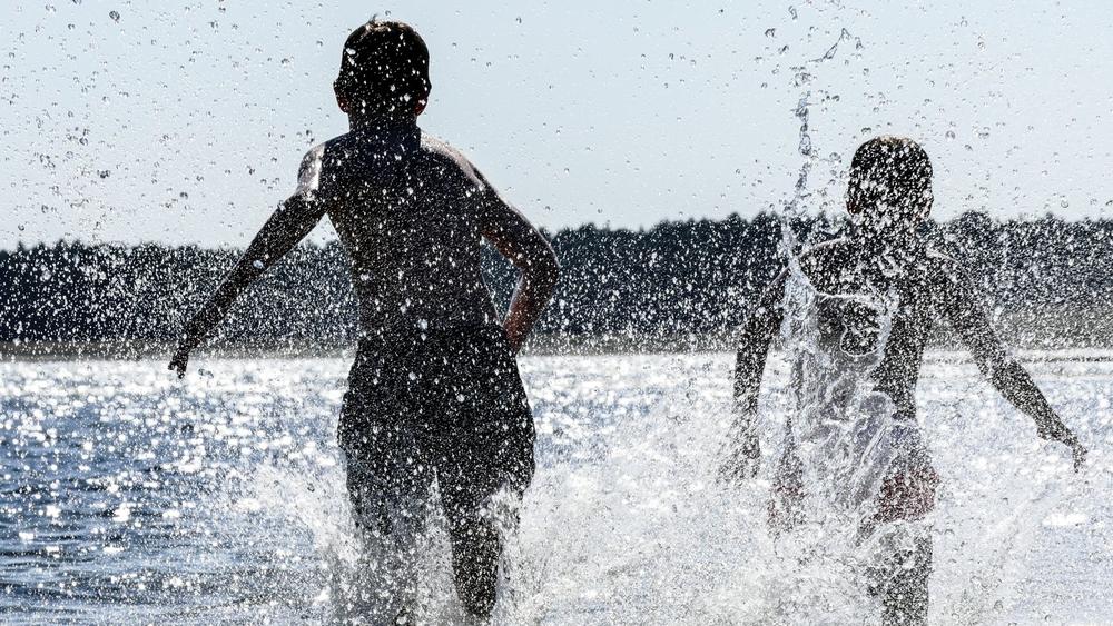 Kylslagna sommarbad i allt varmare hav | Dagens ETC