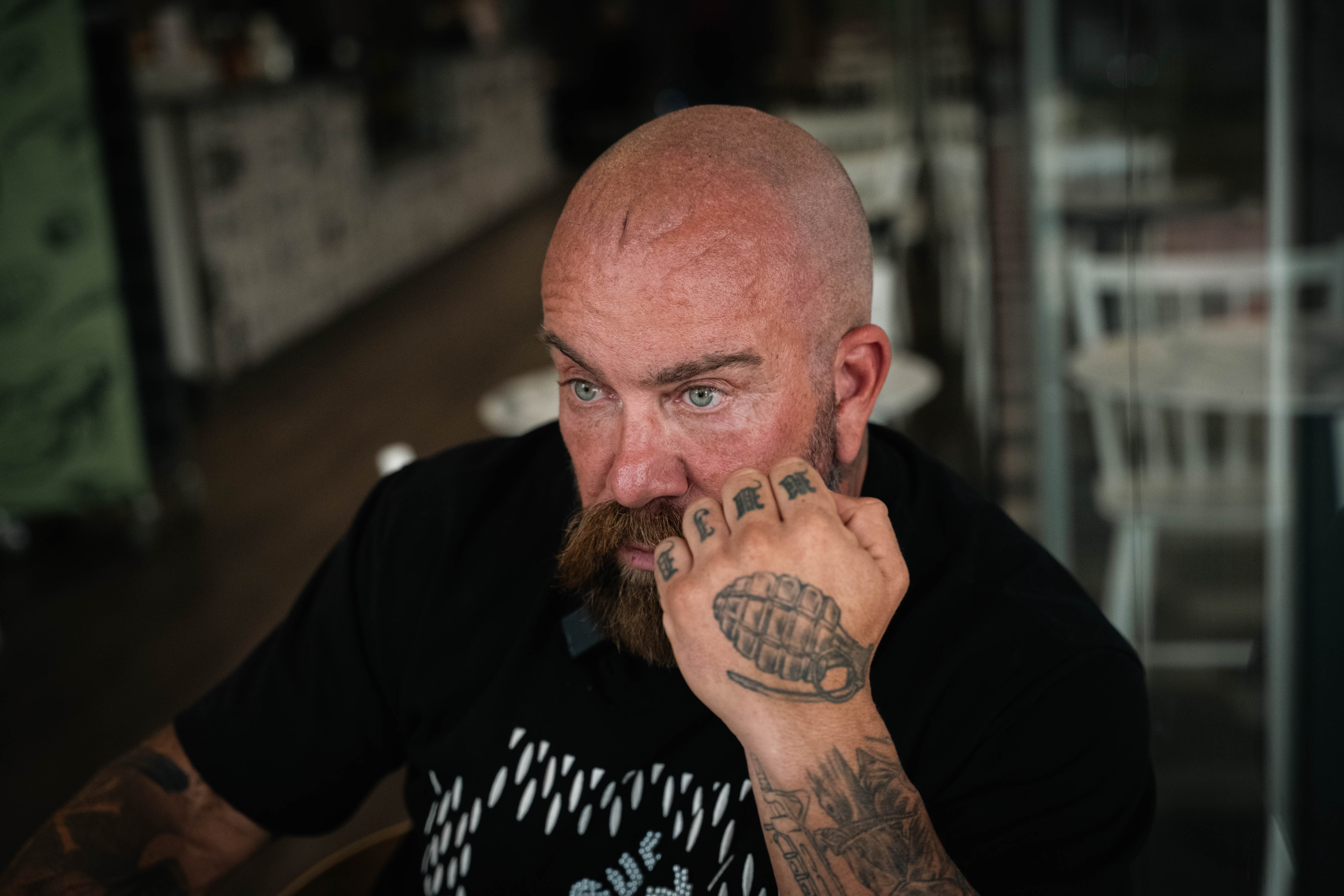 Jan Emanuel: ”Nu delar jag och mamma säng igen” | Dagens ETC