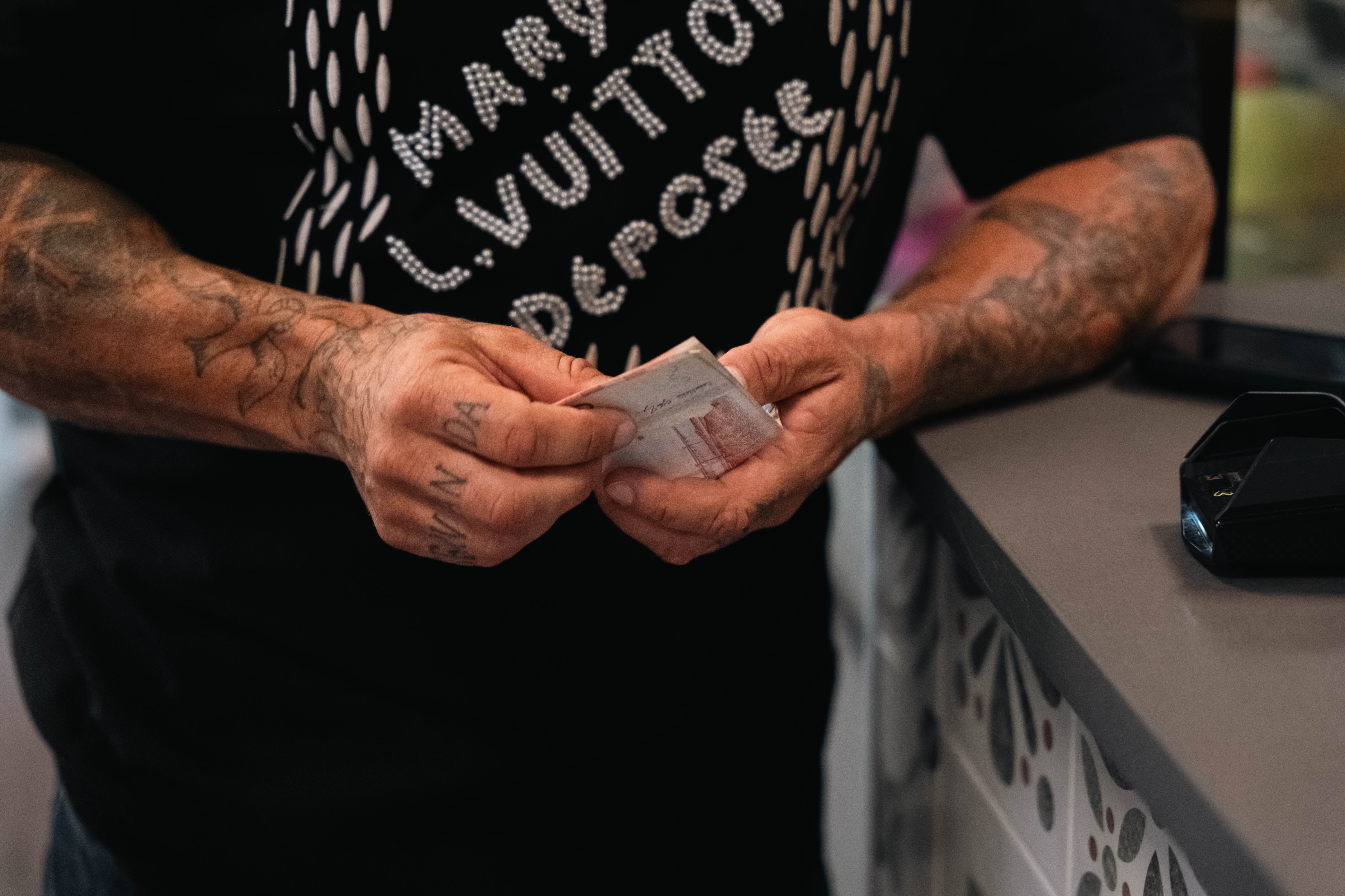 Jan Emanuel: ”Nu delar jag och mamma säng igen” | Dagens ETC