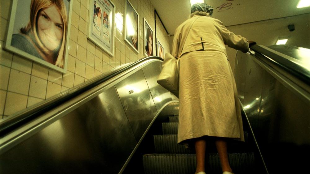 Stockholm förbjuder reklam för bensinbilar och flygresor | Dagens ETC